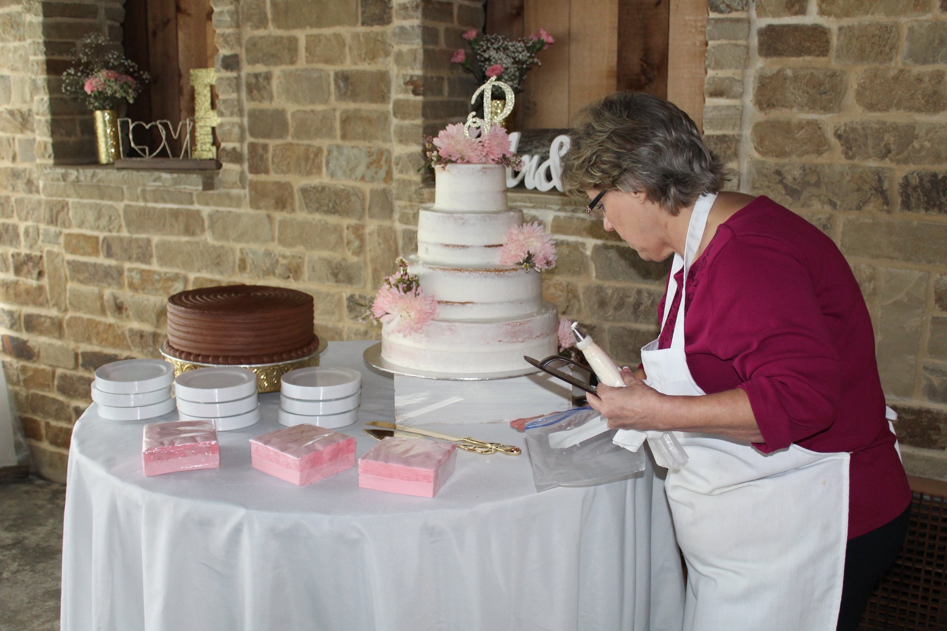 Specialty Cakes | Redneck BarBQ
